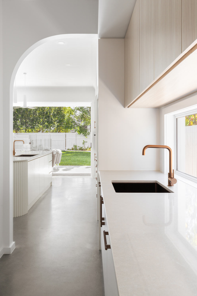 A Modern Home Where Spaciousness and Natural Light Become Cohesive ...