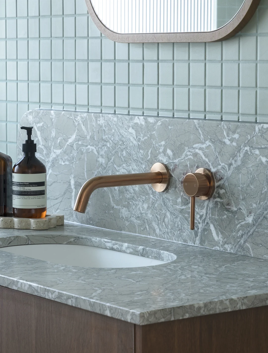 Grèce: Co-Owner of SABO SKIRT’s Modern Mediterranean-Style House ...