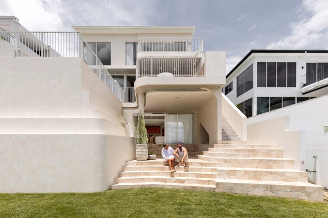 Grèce: Co-Owner of SABO SKIRT’s Modern Mediterranean-Style House ...