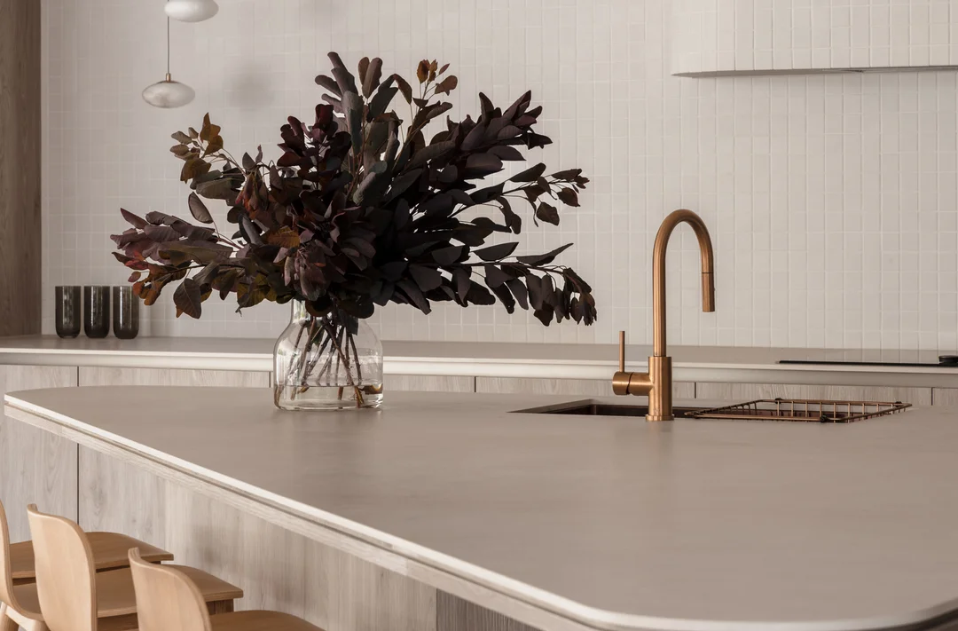 Grèce: Co-Owner of SABO SKIRT’s Modern Mediterranean-Style House ...