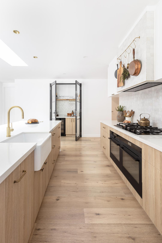 Modern Barnhouse Takes Indoor-Outdoor Living to a New Level