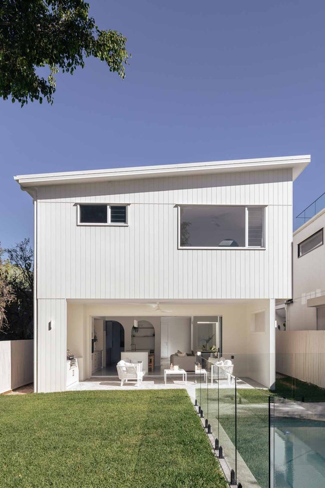 A Modern Home Where Spaciousness and Natural Light Become Cohesive ...