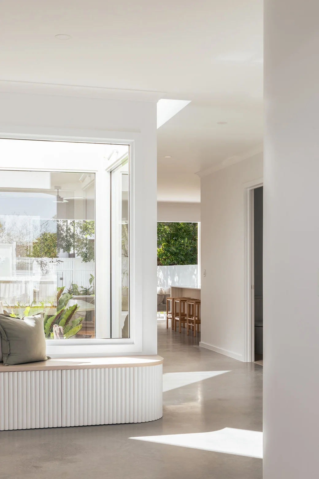 A Modern Home Where Spaciousness and Natural Light Become Cohesive ...