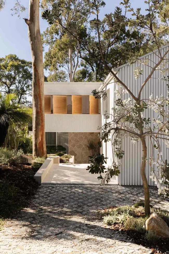 The Surrounds: A Modern-Day Treehouse in the Heart of Currumbin ...