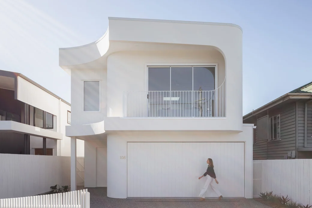 A Modern Home Where Spaciousness and Natural Light Become Cohesive ...