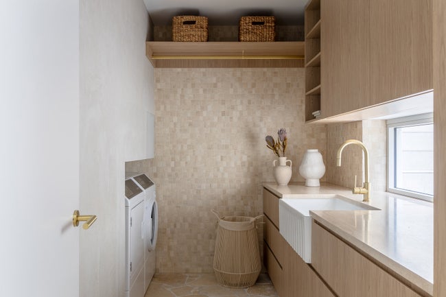 Grèce: Co-Owner of SABO SKIRT’s Modern Mediterranean-Style House ...