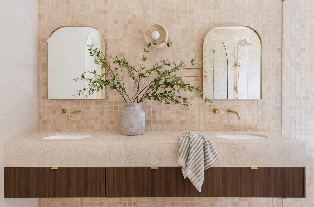 Grèce: Co-Owner of SABO SKIRT’s Modern Mediterranean-Style House ...