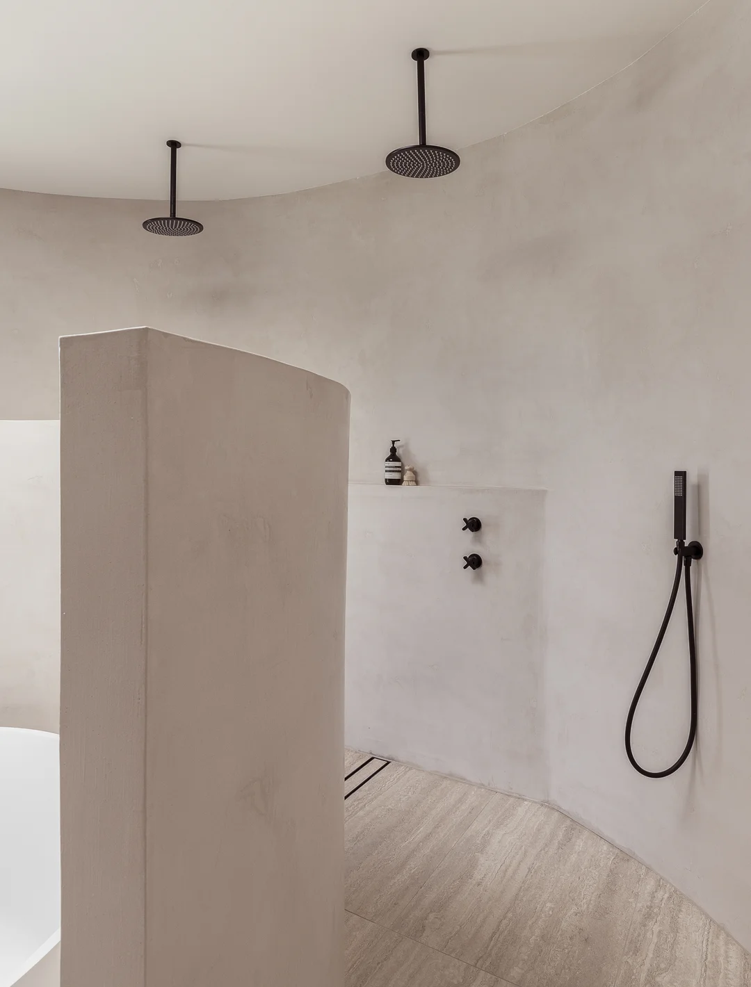 Grèce: Co-Owner of SABO SKIRT’s Modern Mediterranean-Style House ...