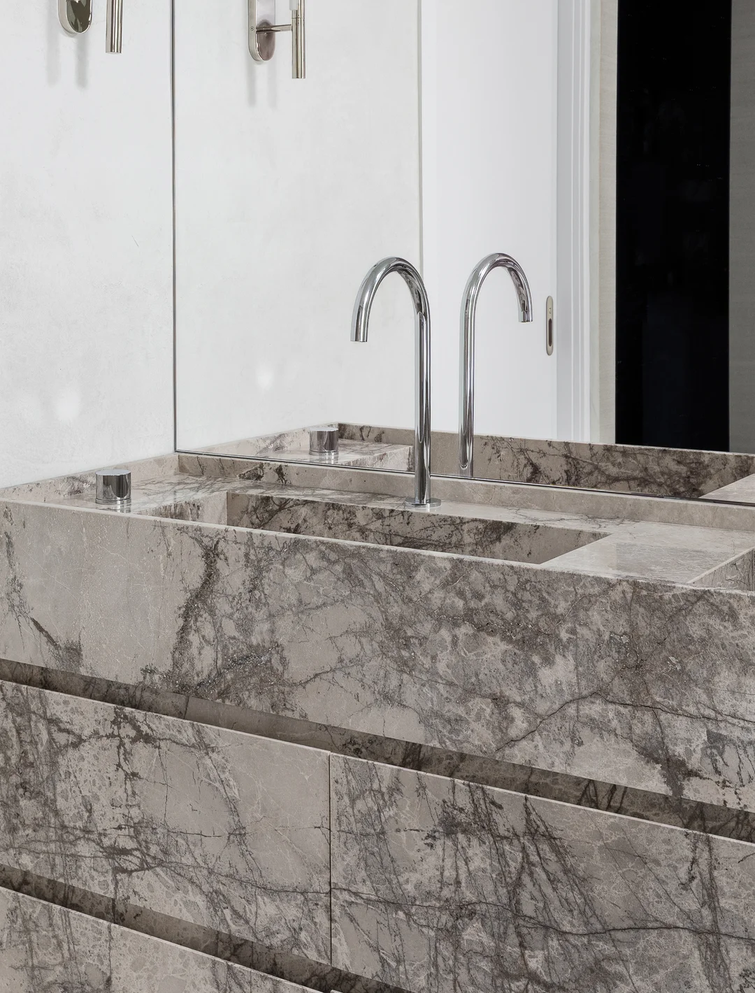 Grèce: Co-Owner of SABO SKIRT’s Modern Mediterranean-Style House ...